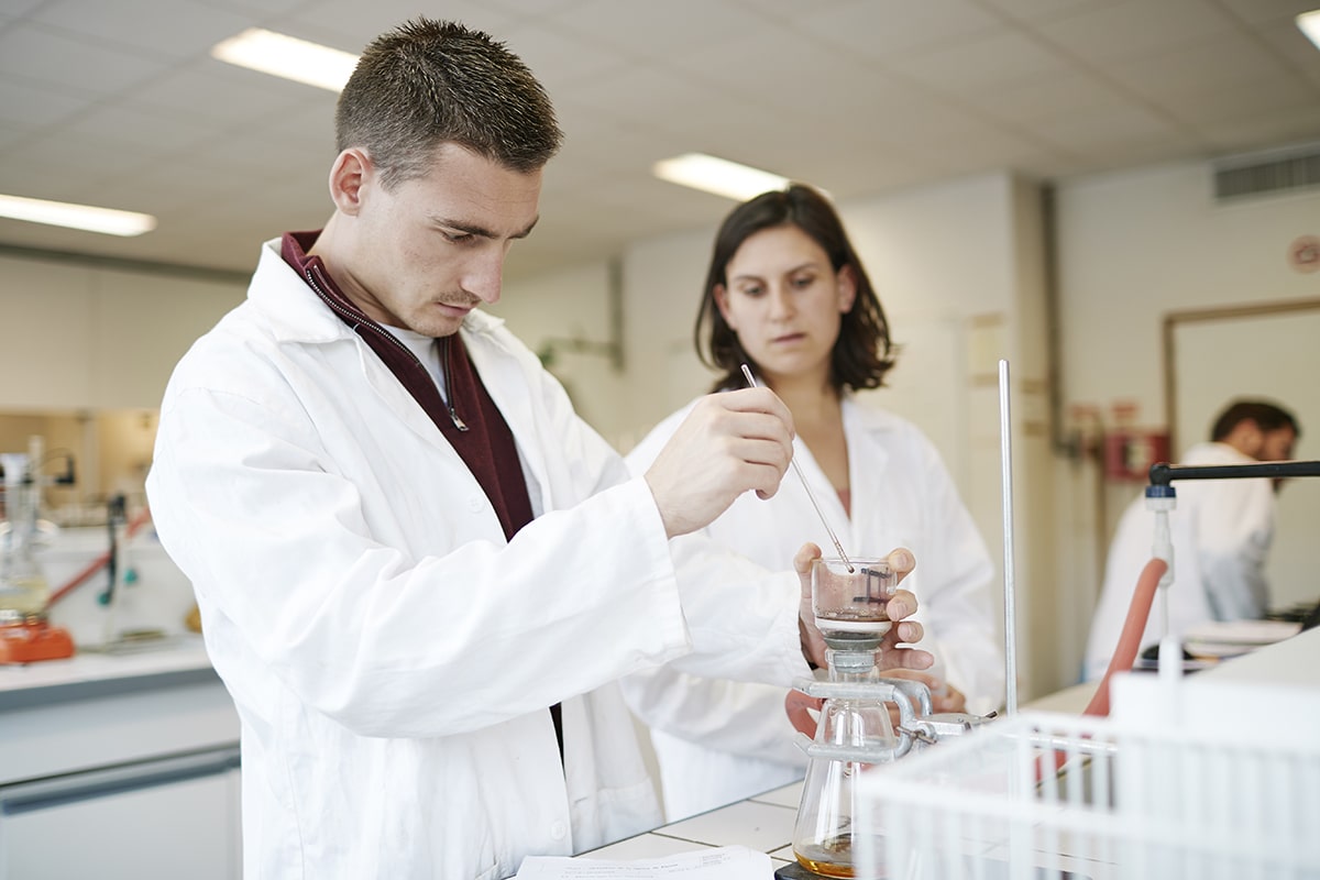 Expérimentation : réalisation de projet concrets en entreprise - ESB